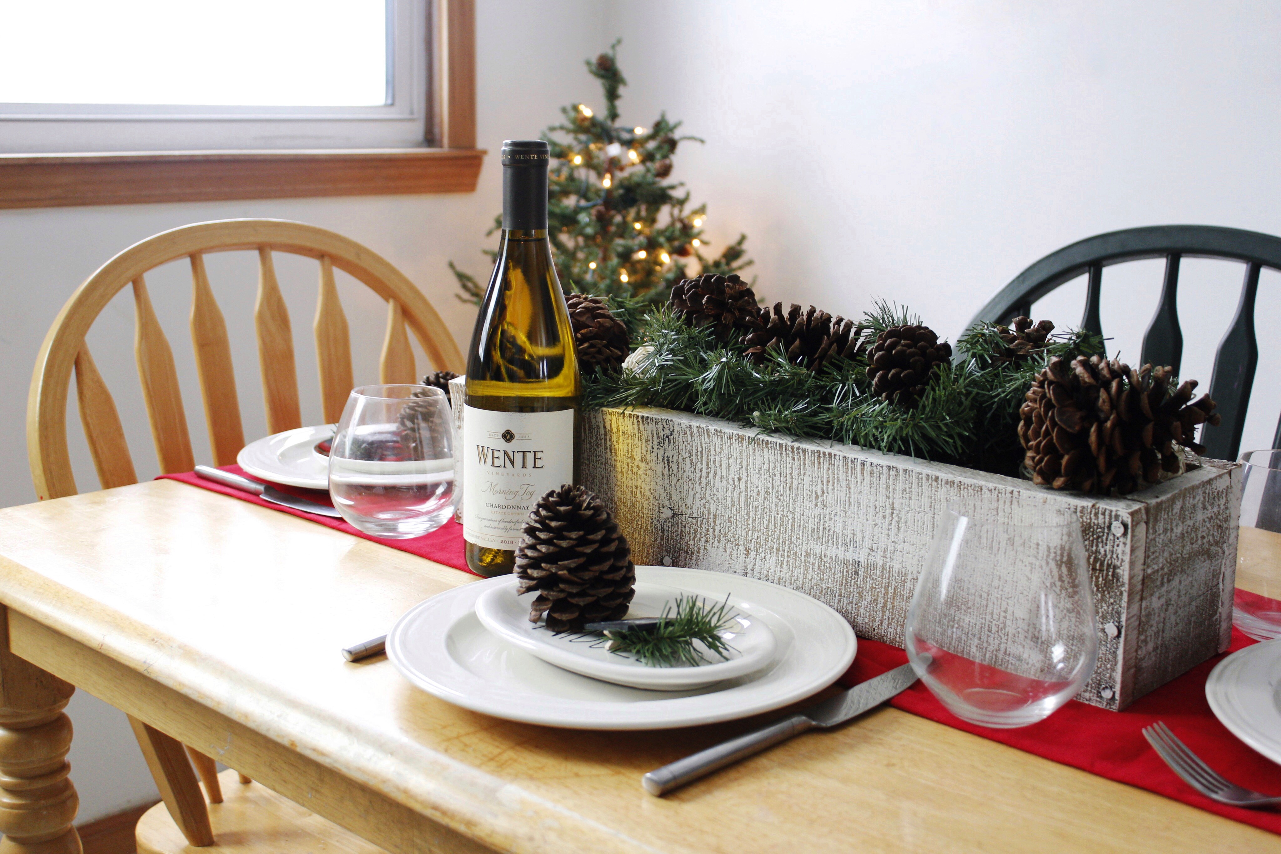 Simple Holiday Table Setting - Blissfully Insane